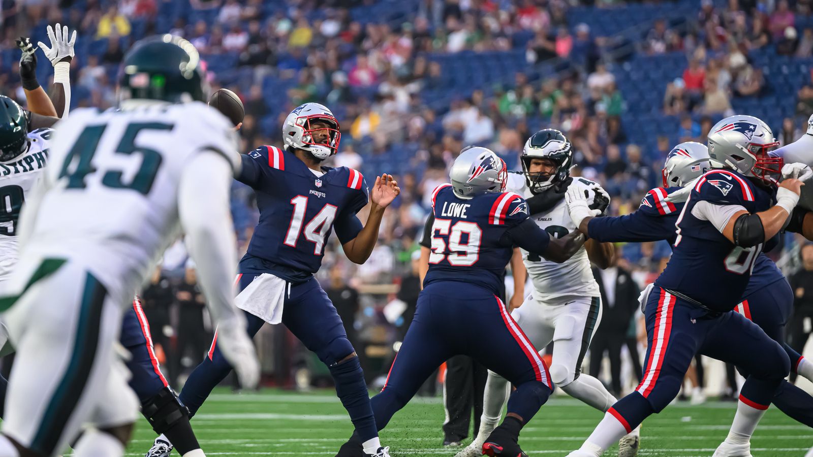 Patriots Camp Report 08.21.24: Vederian Lowe exits with injury as Drake ...