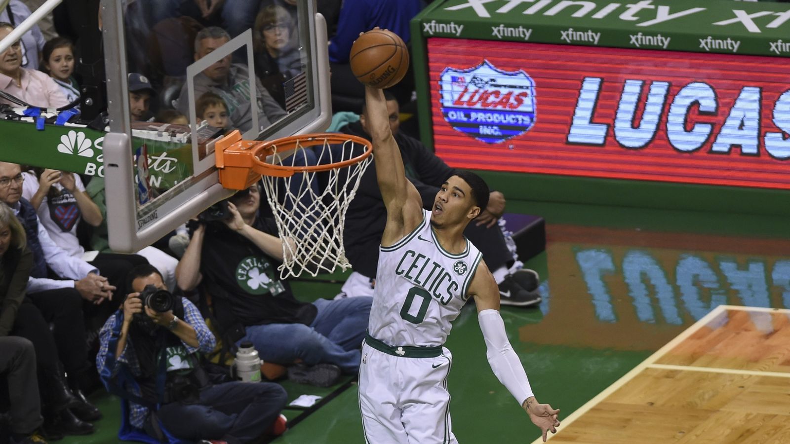 Jayson Tatum sits out practice, will get tests on swollen knee
