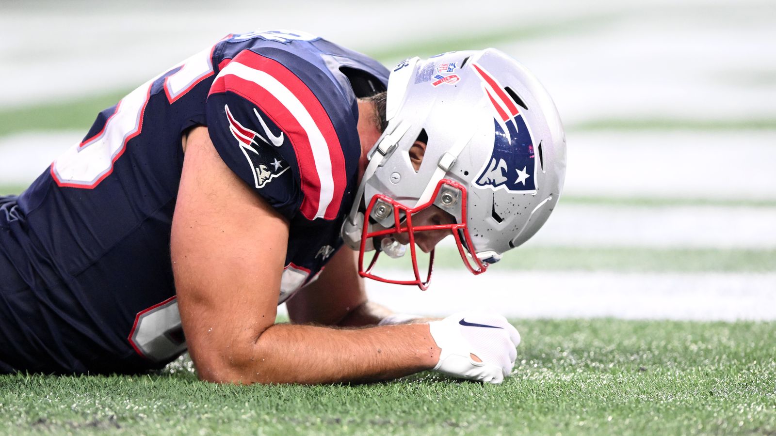 NFL Notebook: Giardi - One Patriots vet setting the right tone, Draft ...