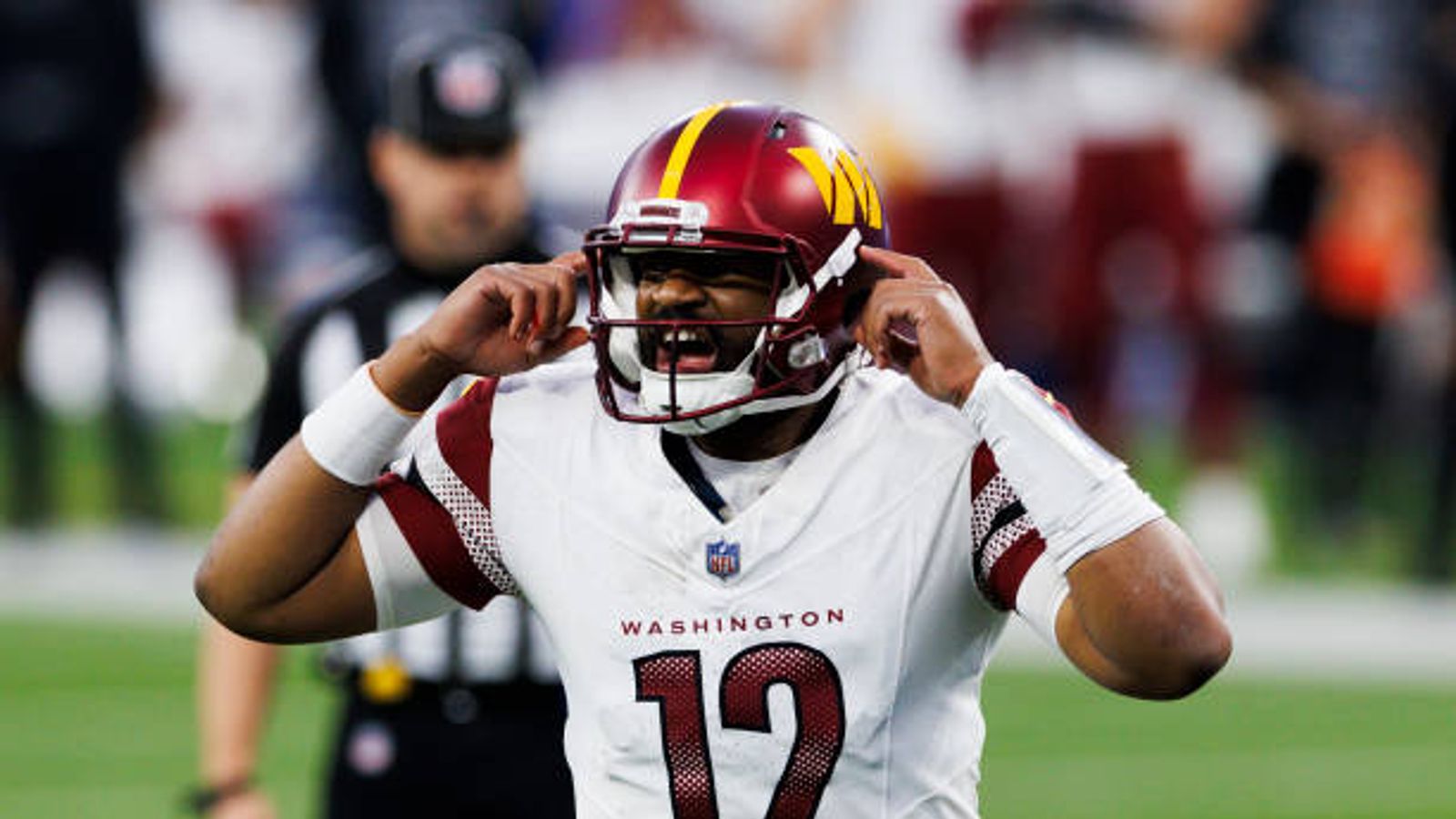 NFL Notebook: Giardi - Patriots have options at QB (but it will cost them)