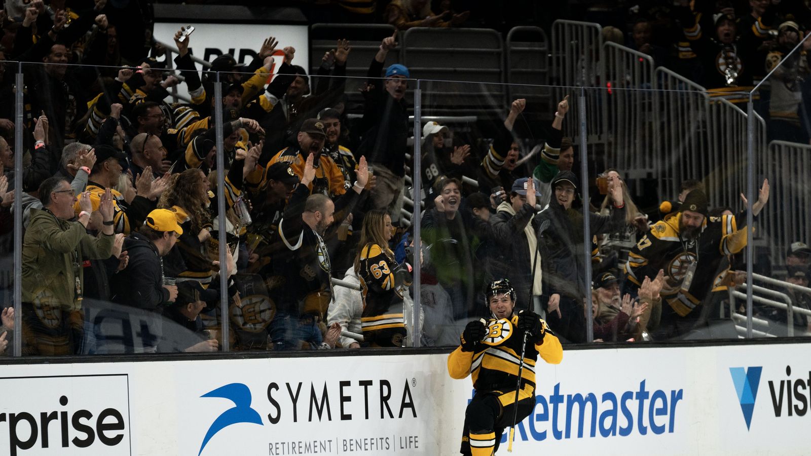 Final: Bruins 6, Canadiens 3 - Coyle and McAvoy score multiple goals as Bruins defeat Canadiens ...