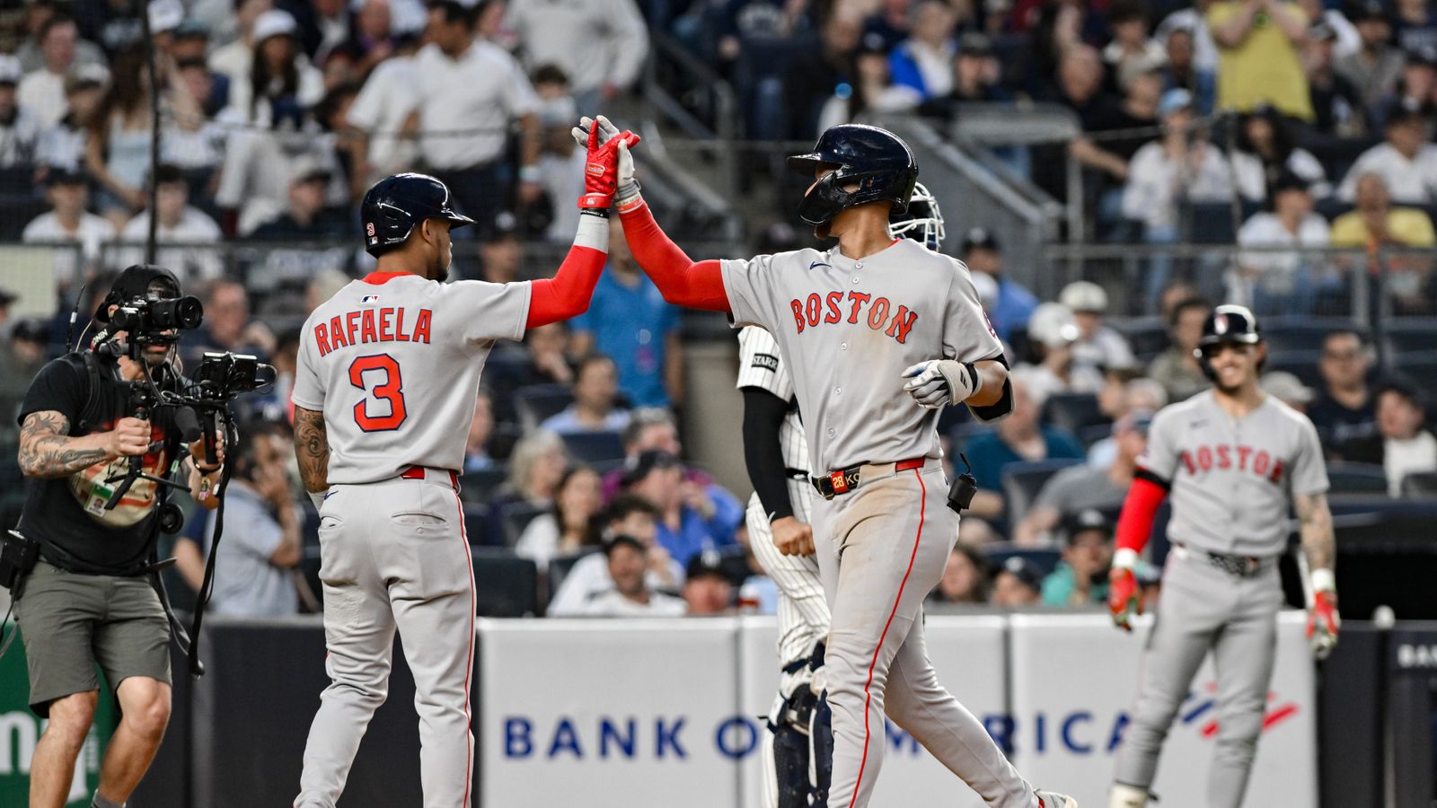 Final: Red Sox 11, Yankees 7 - Red Sox hit 5 home runs winning series ...